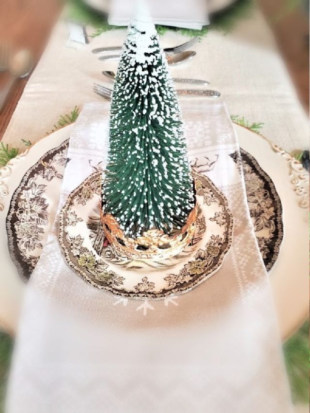 14 Easy Christmas Table Settings Ideas - Cloches & Lavender