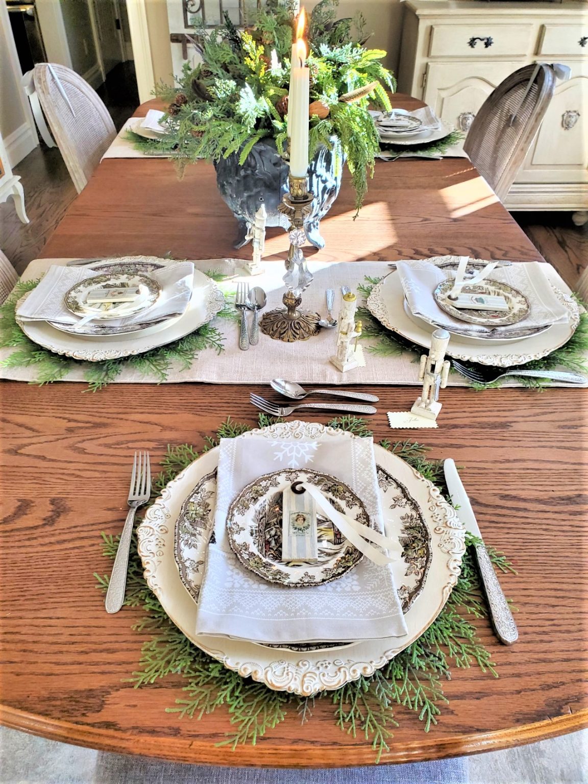 14 Easy Christmas Table Settings Ideas - Cloches & Lavender