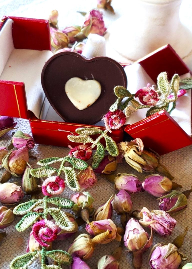 Chocolate Valentine Heart Garland: A Perfect Gift - Cloches & Lavender