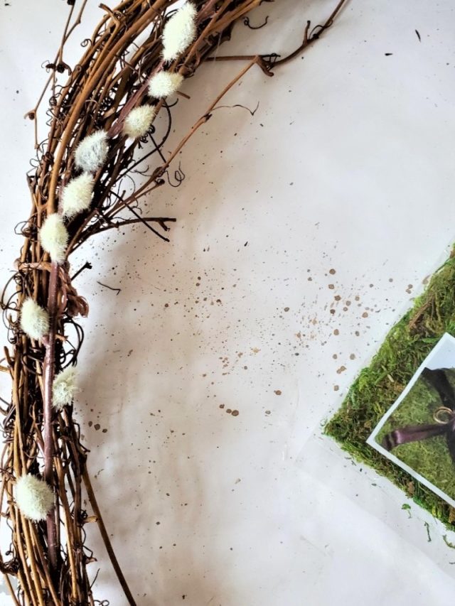 Easy Natural Spring Wreath - Cloches & Lavender