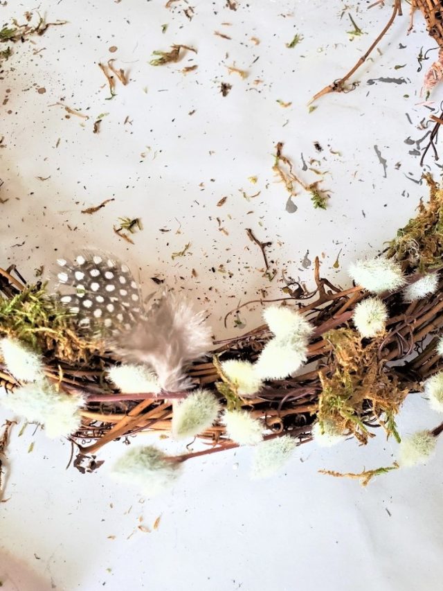 Easy Natural Spring Wreath - Cloches & Lavender