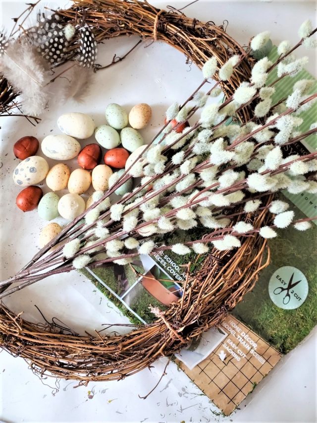 Easy Natural Spring Wreath - Cloches & Lavender
